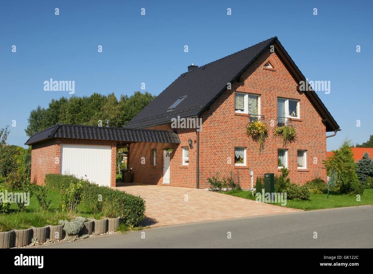 Single family dwelling hi-res stock photography and images - Alamy