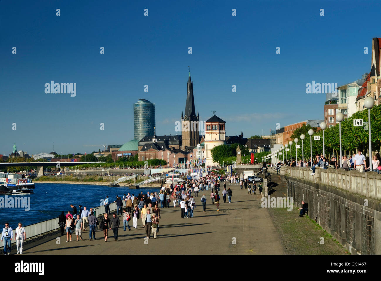 Rheinufer hi-res stock photography and images - Alamy