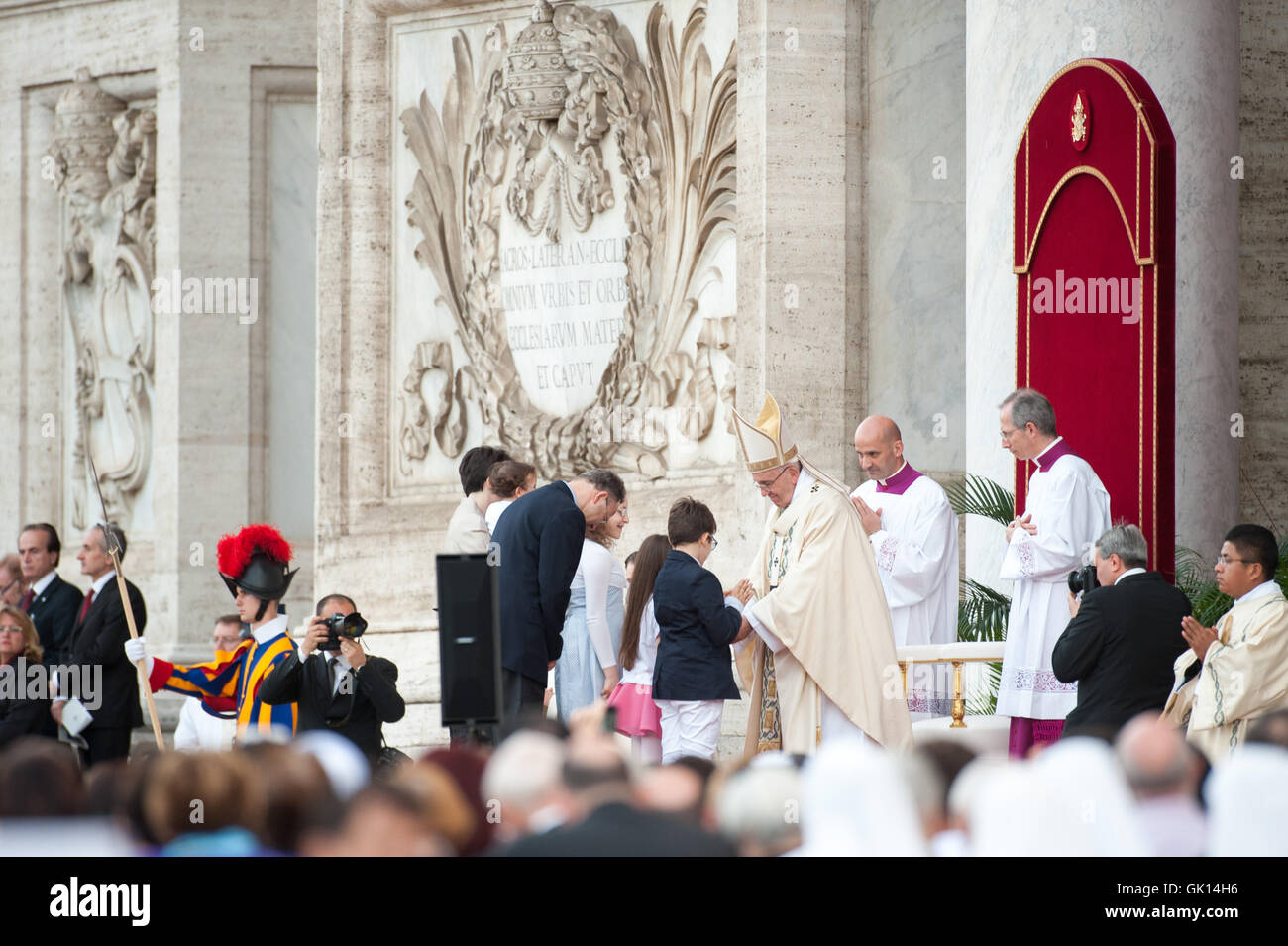 Pope Francis holds Mass for the Solemn Feast of Corpus Christi ...