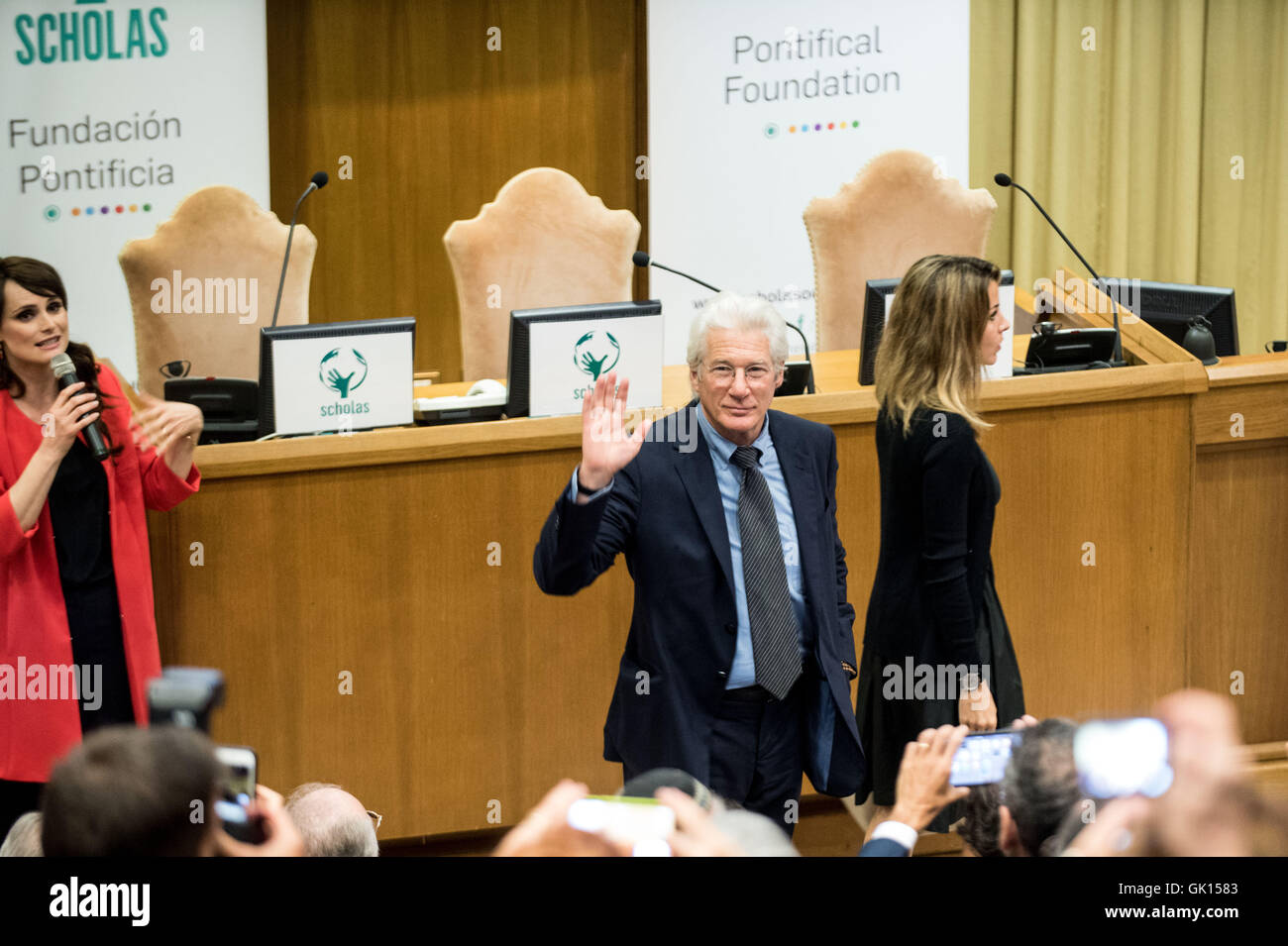 'A Wall A Bridge' seminar organized by the Pontifical Foundation ...