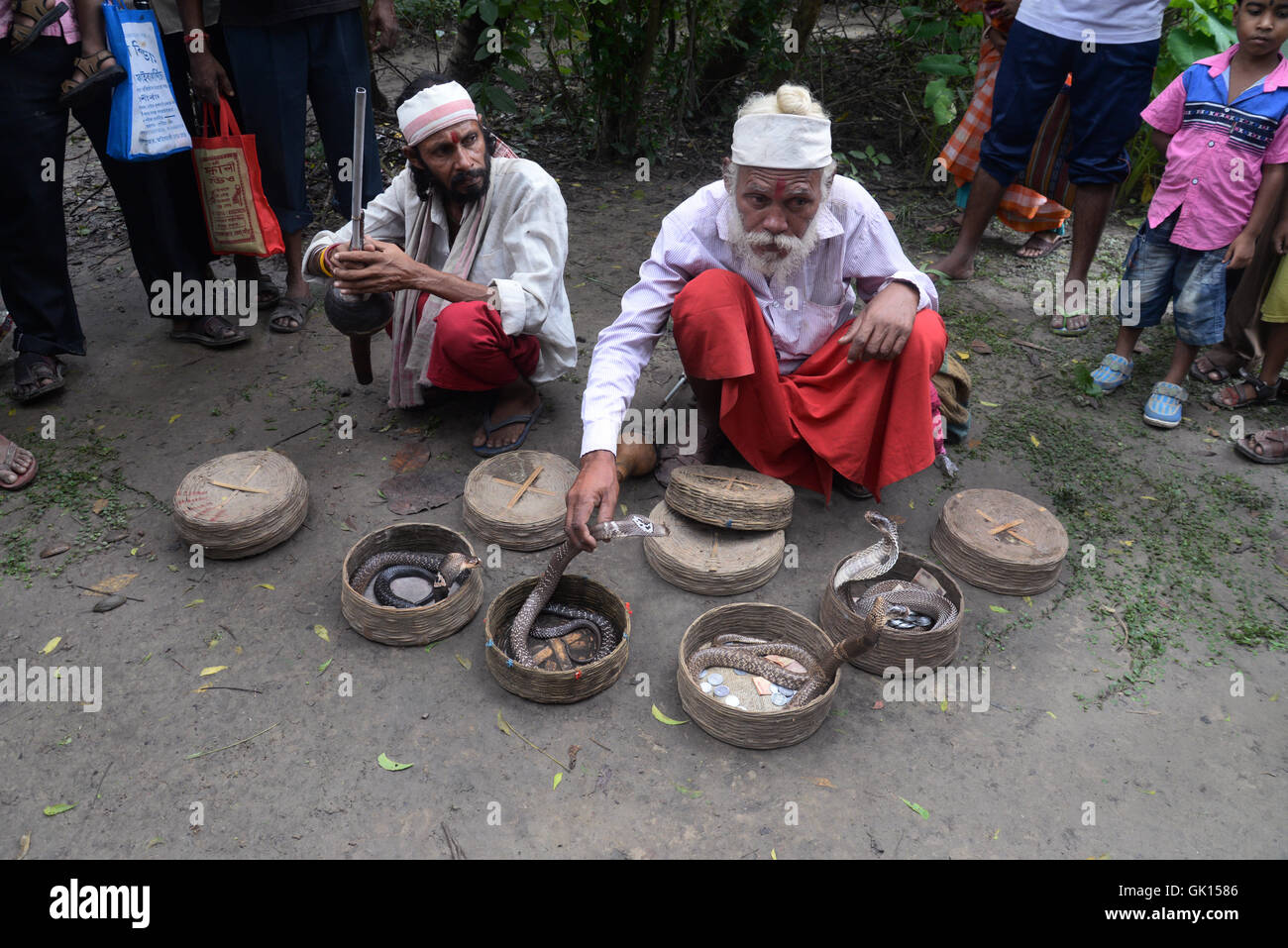 Hindu goddess of snakes hi-res stock photography and images - Alamy