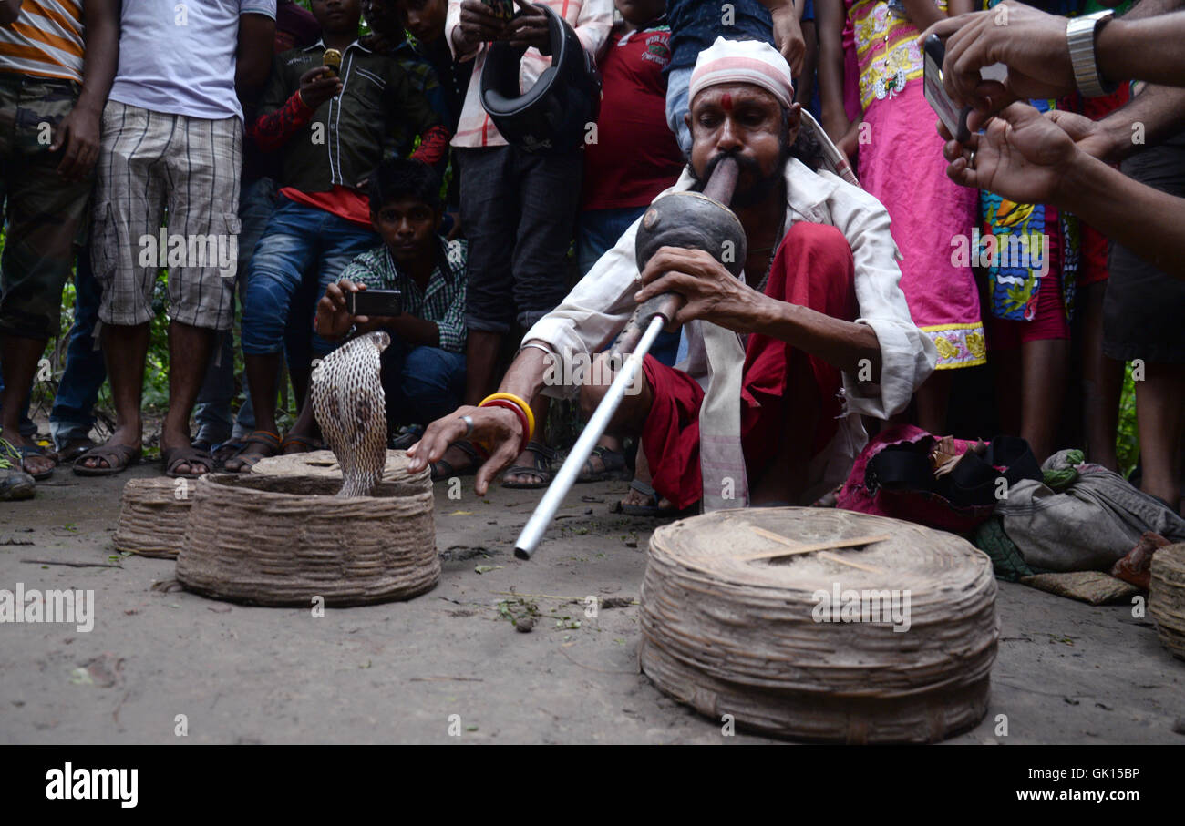 Hindu goddess of snakes hi-res stock photography and images - Alamy