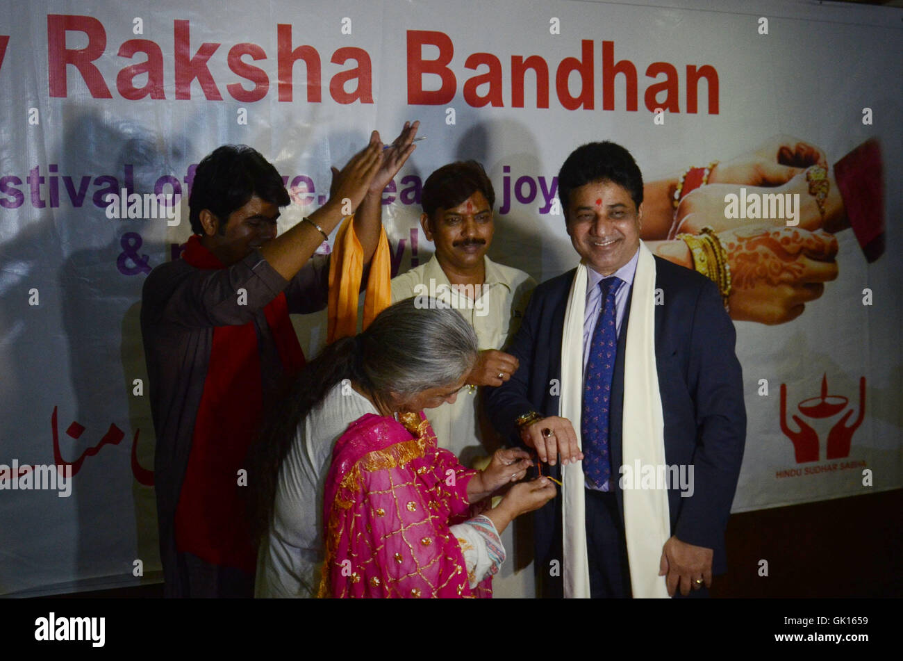 Pakistani Hindu girls and others from different walk performing ...