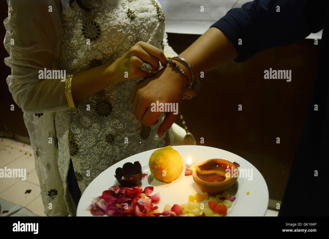 Pakistani Hindu girls and others from different walk performing ...