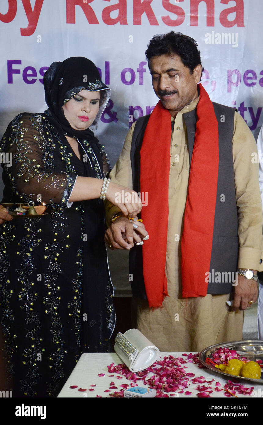 Pakistani Hindu girls and others from different walk performing ...