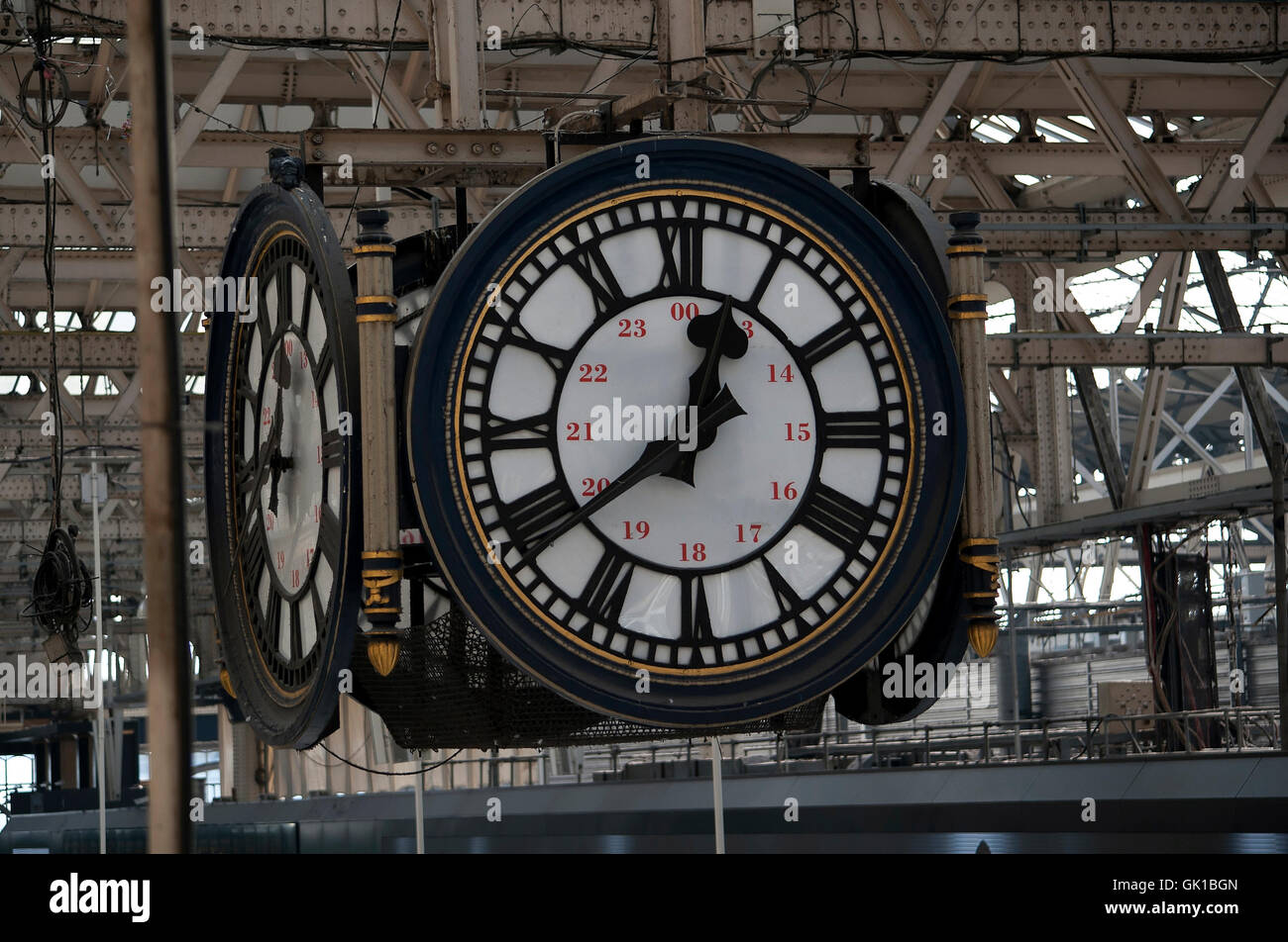 The clock, Waterloo railway station, London, England, United Kingdom ...
