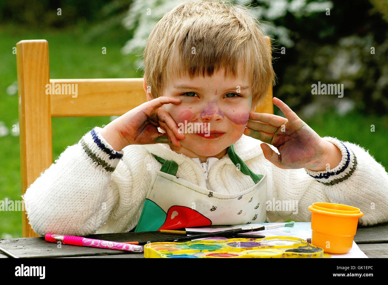 Mucky hands hi-res stock photography and images - Alamy