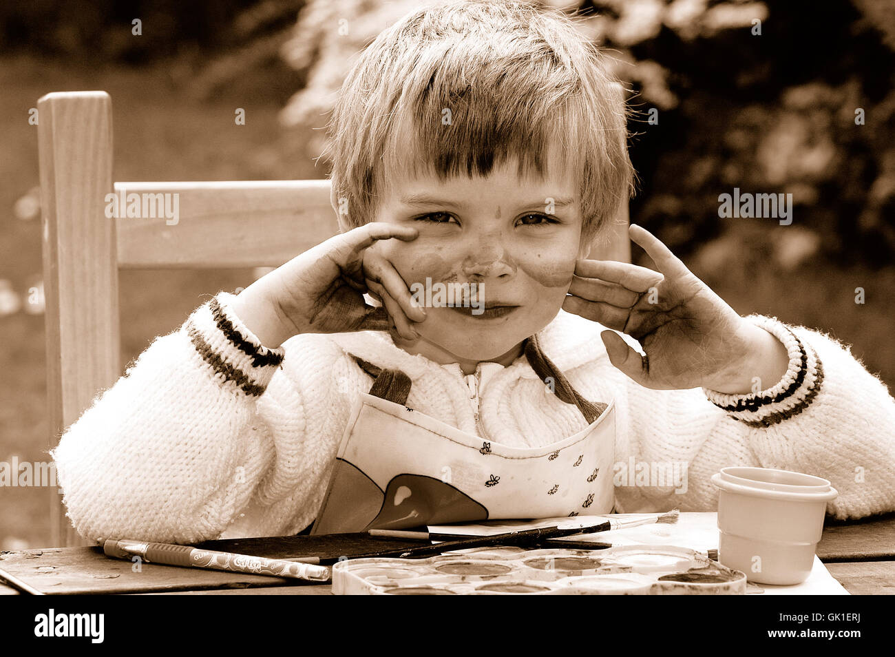 Mucky hands hi-res stock photography and images - Alamy