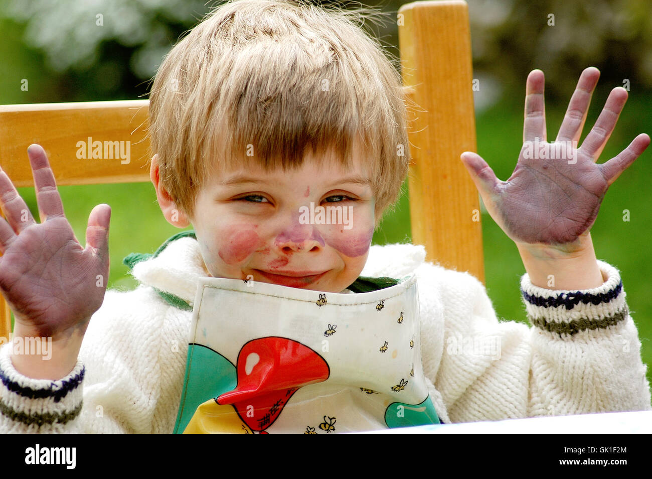 Mucky hands hi-res stock photography and images - Alamy