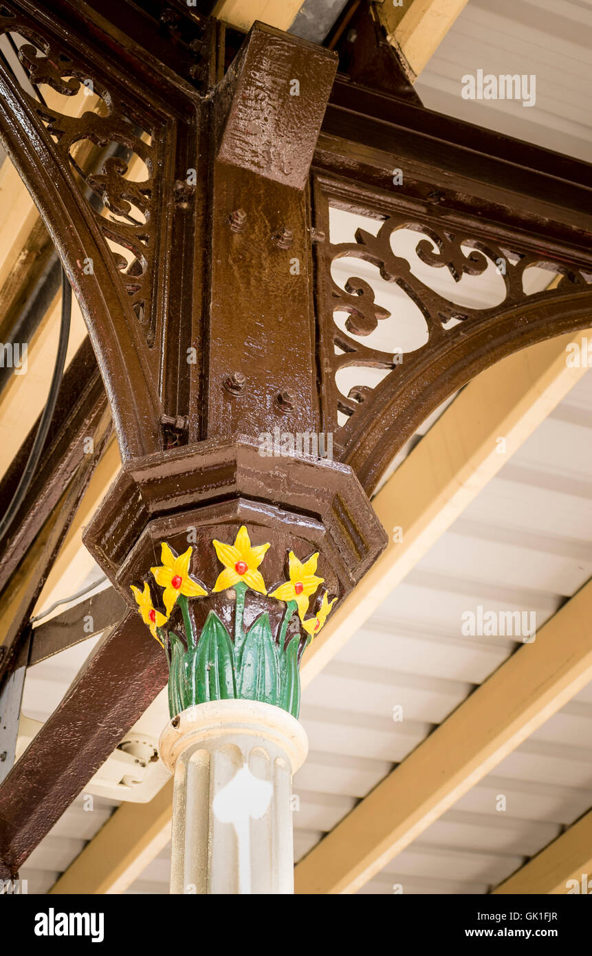 Decorative support column in Winchcombe railway station UK Stock Photo ...