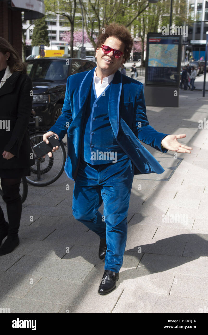 Romero Britto vistis Hamburg to open the jubilee Exhibition at Mensing ...