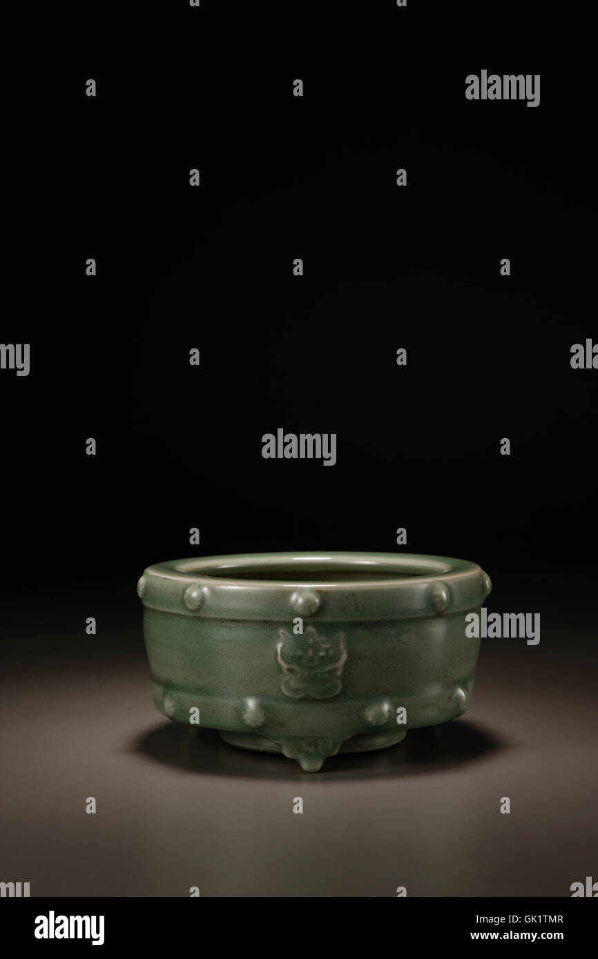 Chinese celadon porcelain hi-res stock photography and images - Alamy