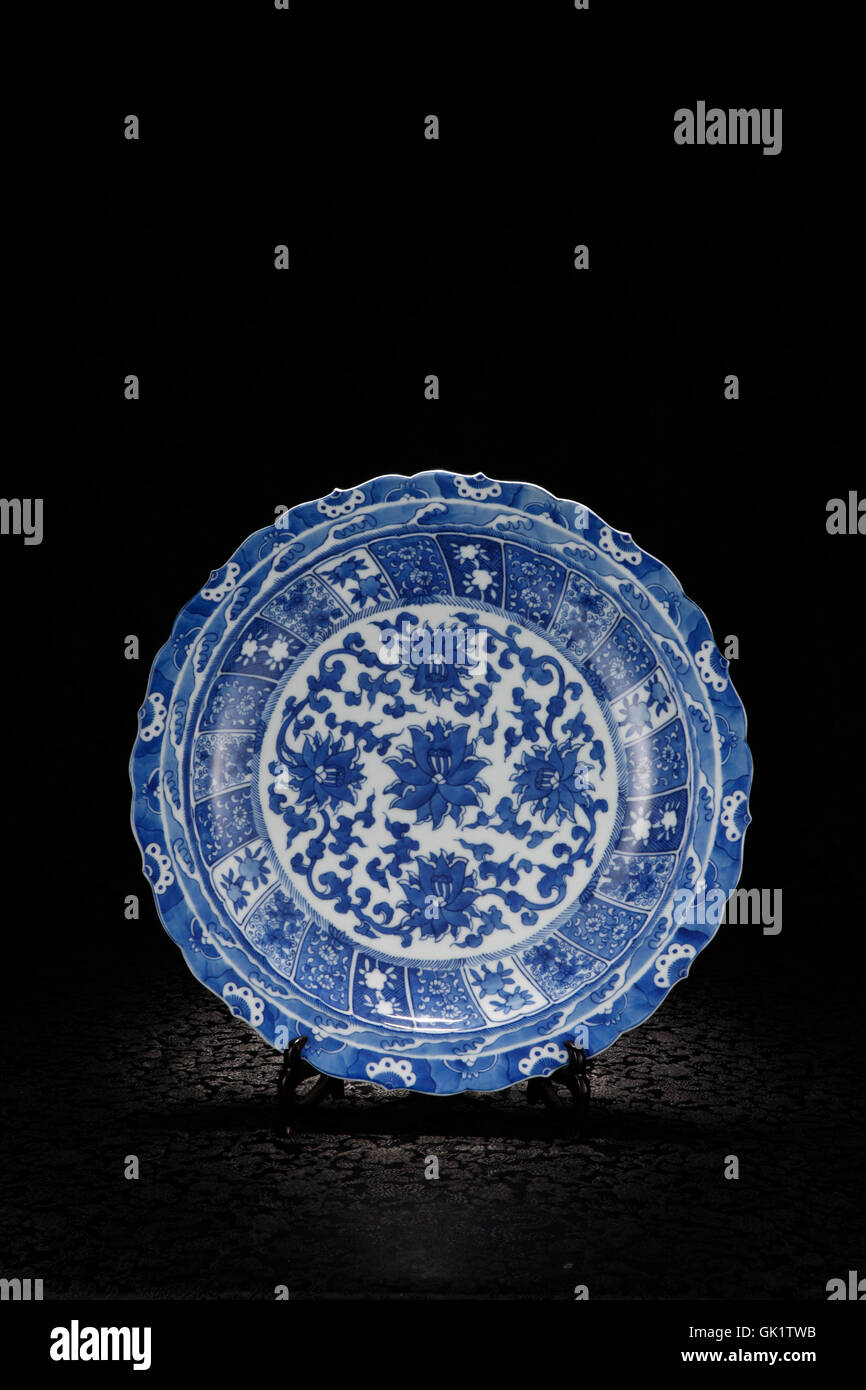 Blue and white floral pattern plate Stock Photo - Alamy