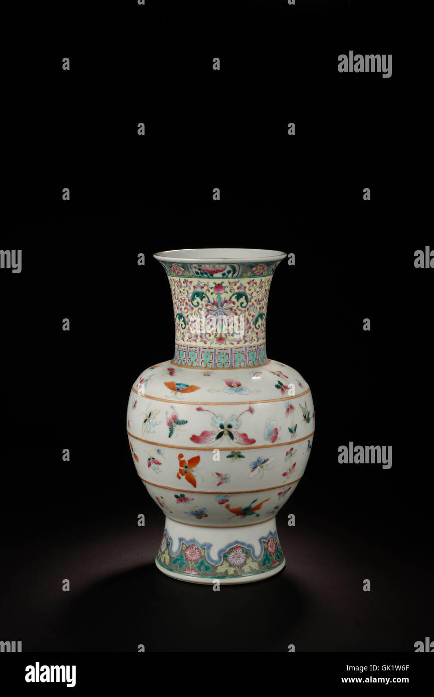 China traditional butterfly pattern hi-res stock photography and images ...