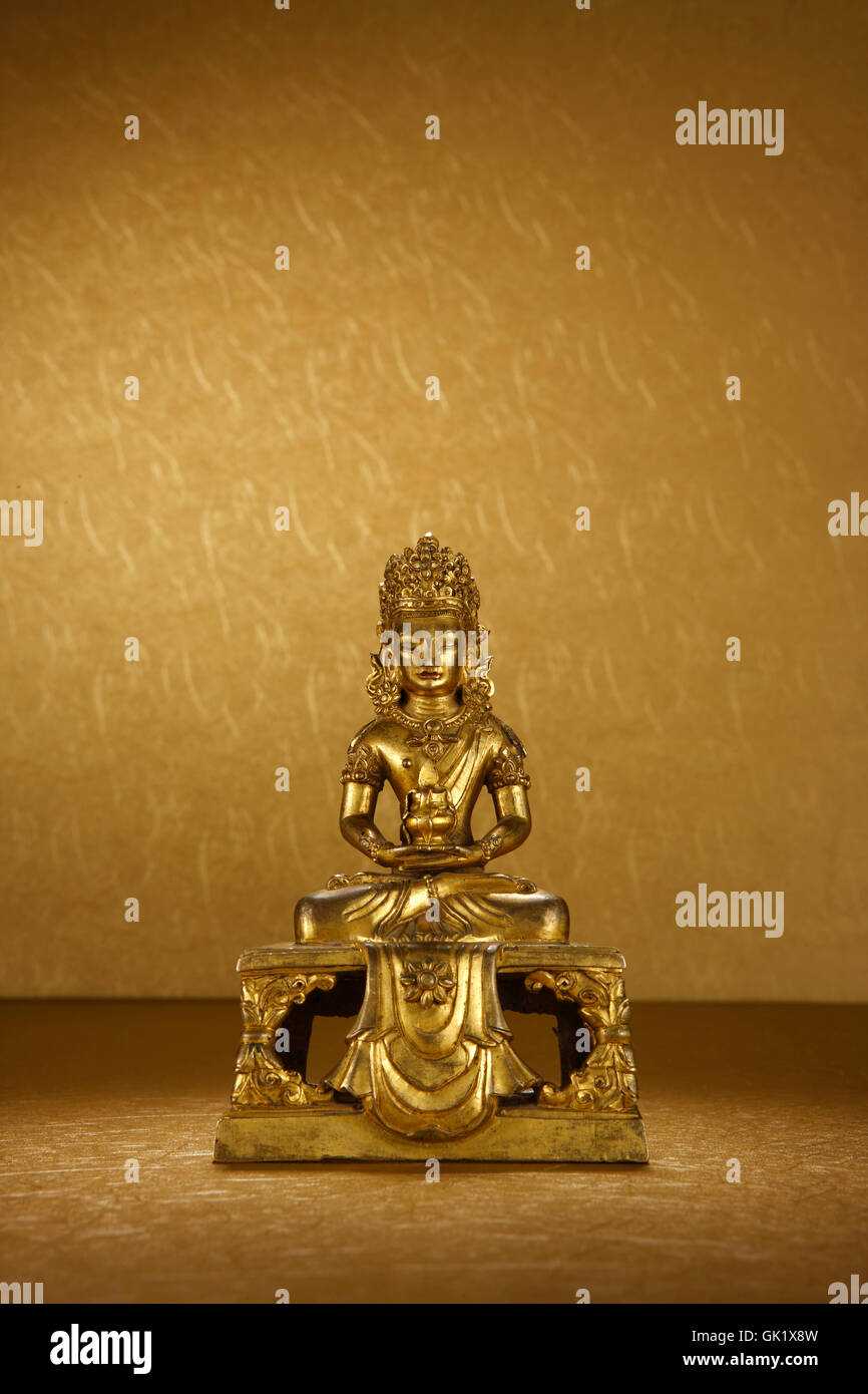 Gilt copper buddha image hi-res stock photography and images - Alamy