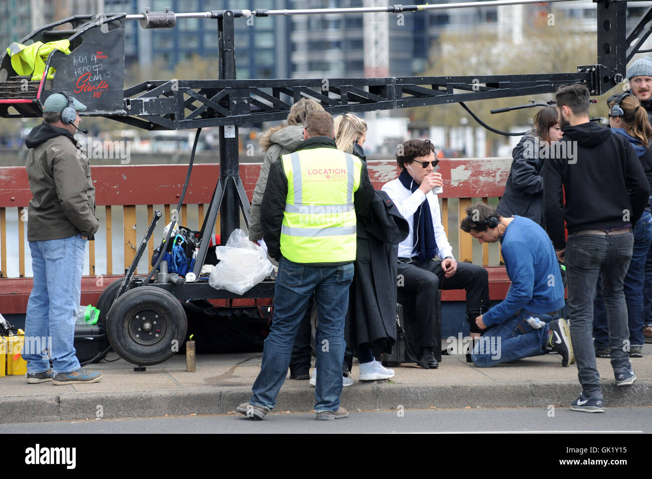 Benedict Cumberbatch filming 'Sherlock' on Vauxhall Bridge, London ...