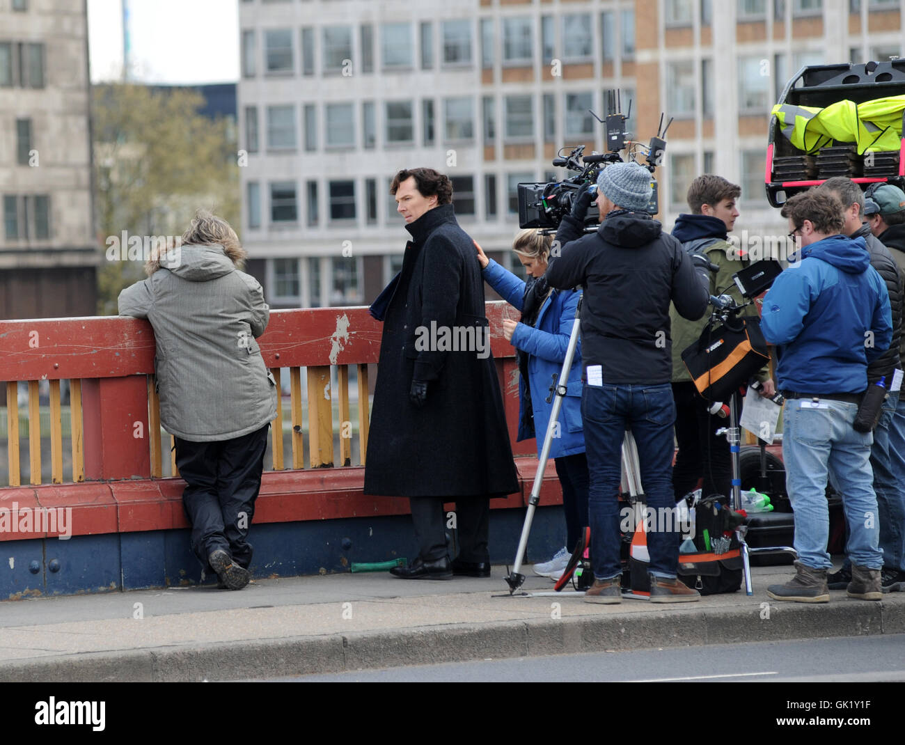 Benedict Cumberbatch filming 'Sherlock' on Vauxhall Bridge, London ...