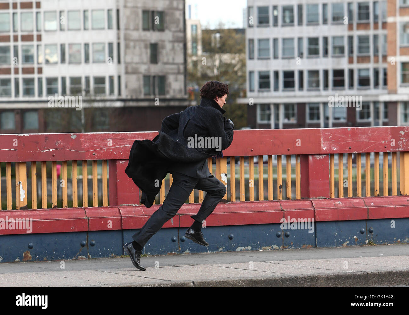 Benedict Cumberbatch films a scene for the new series of 'Sherlock' on ...