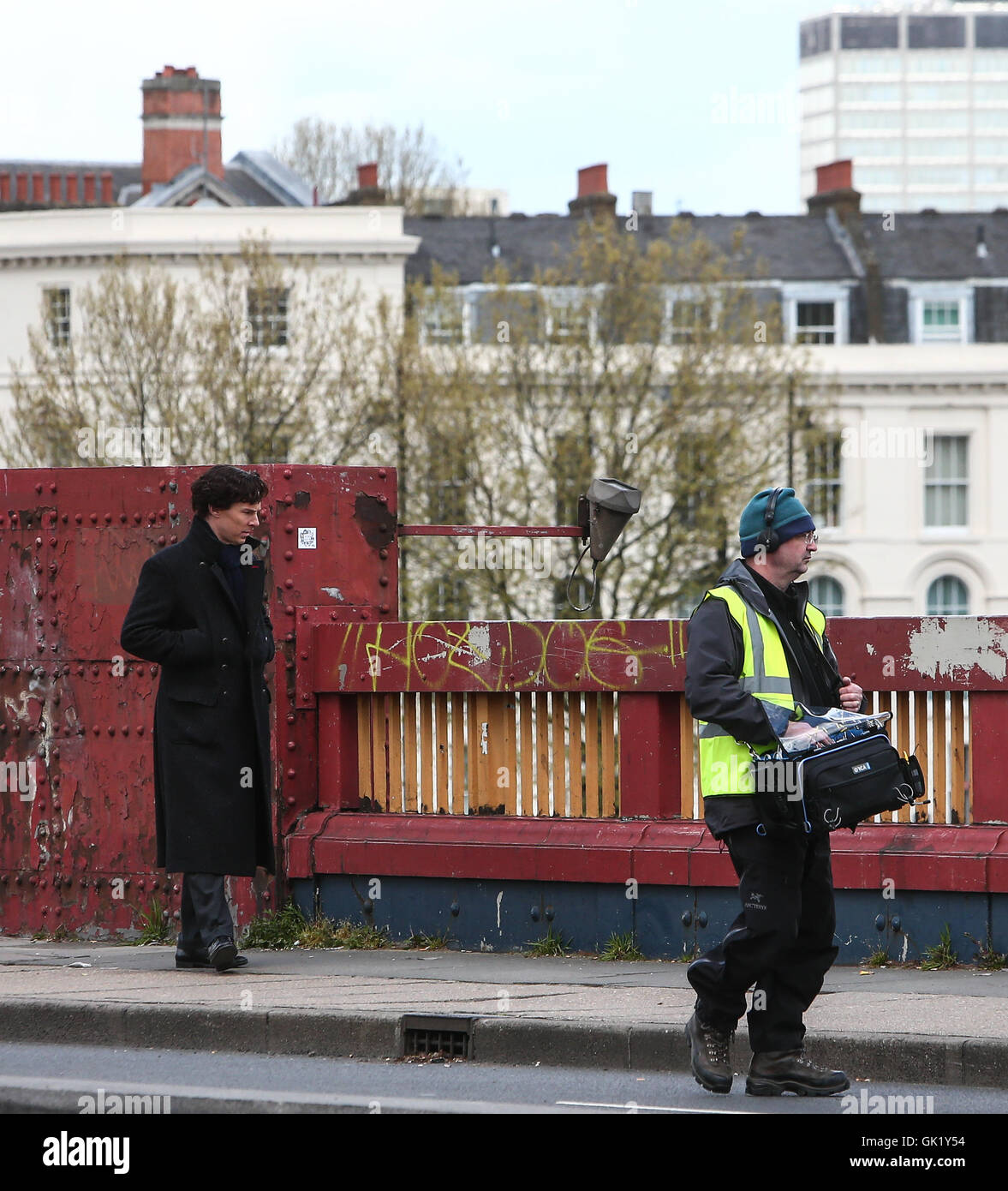 Benedict Cumberbatch films a scene for the new series of 'Sherlock' on ...