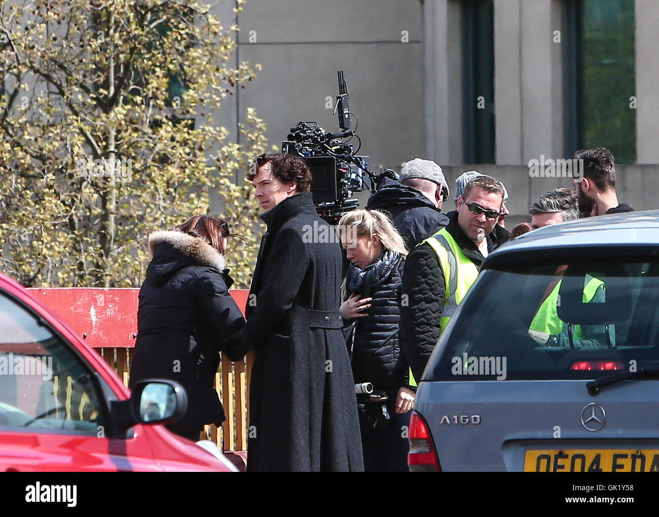 Benedict Cumberbatch films a scene for the new series of 'Sherlock' on ...