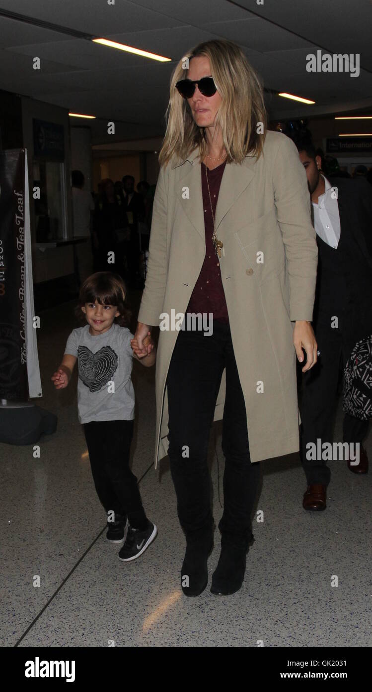 Molly Sims with her children at Los Angeles International Airport (LAX ...