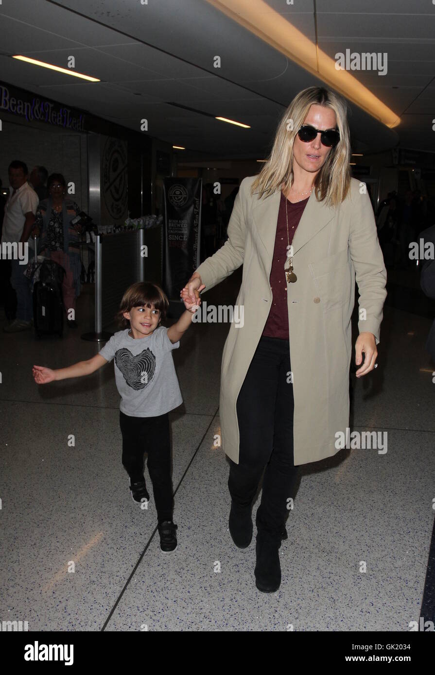 Molly Sims with her children at Los Angeles International Airport (LAX ...
