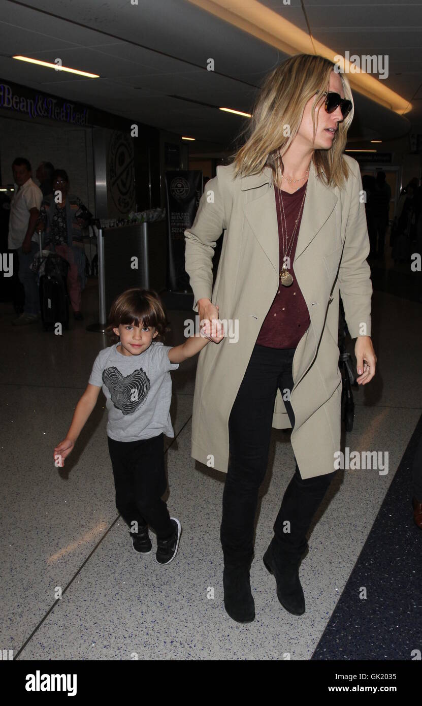 Molly Sims with her children at Los Angeles International Airport (LAX ...