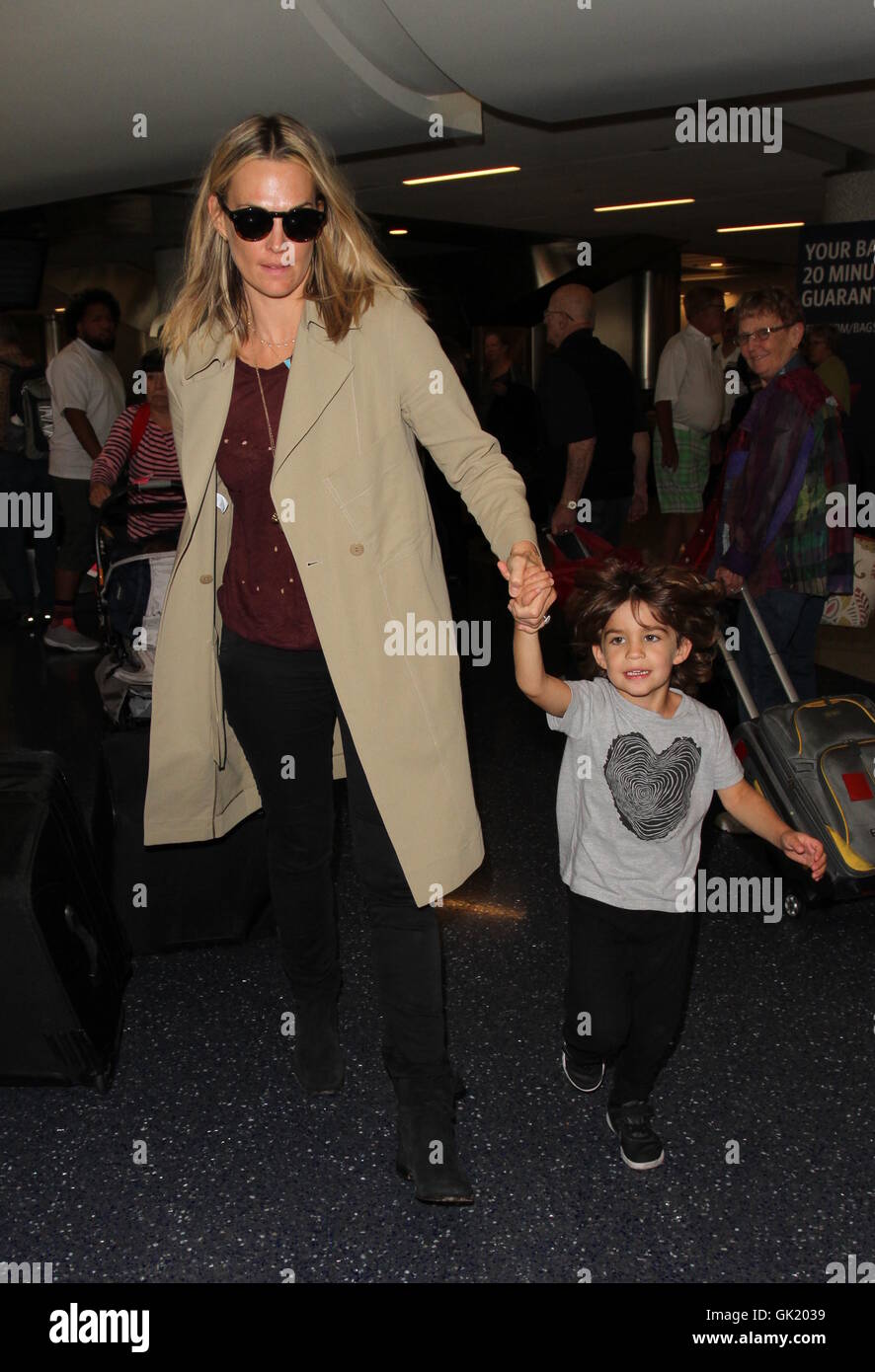 Molly Sims with her children at Los Angeles International Airport (LAX ...