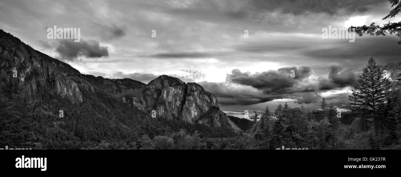 Stawamus chief mountain hi-res stock photography and images - Alamy