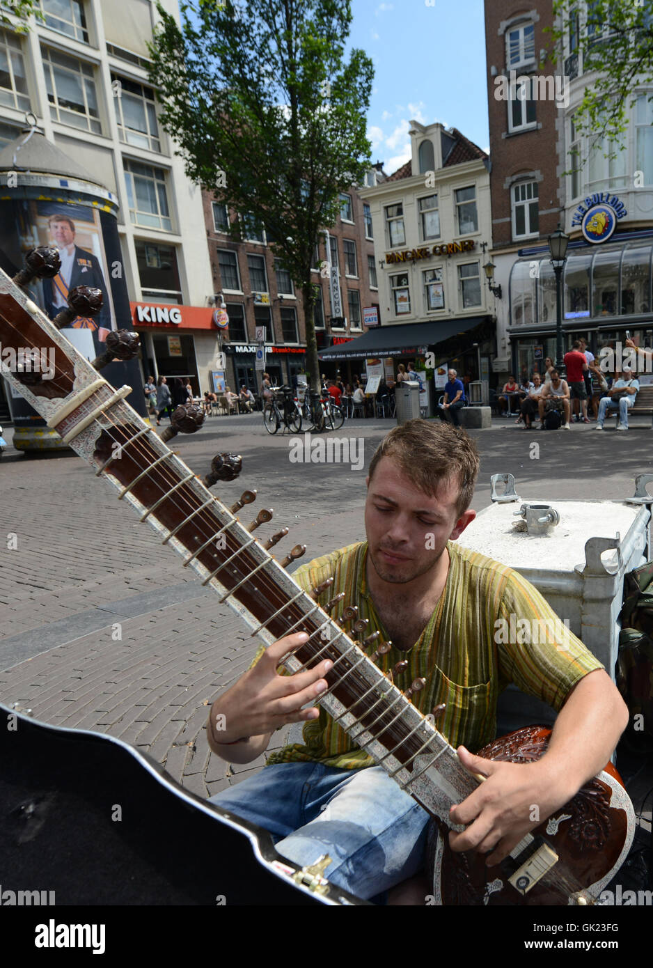 Sitar hi-res stock photography and images - Alamy