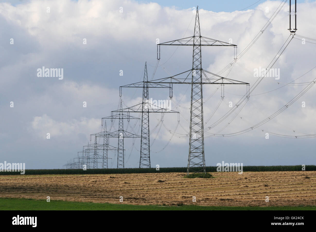 Electricity masts hi-res stock photography and images - Alamy