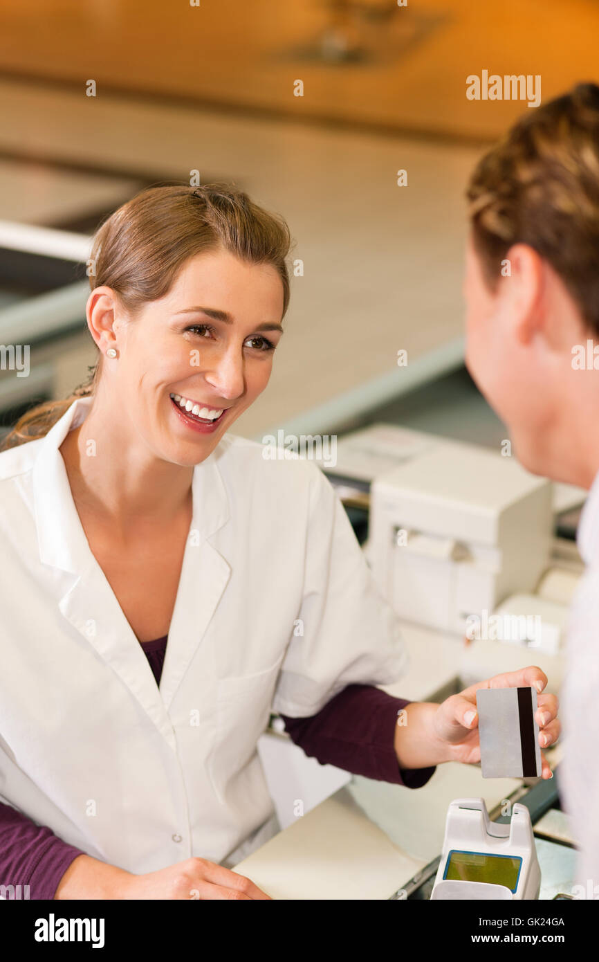 woman till shopping Stock Photo - Alamy
