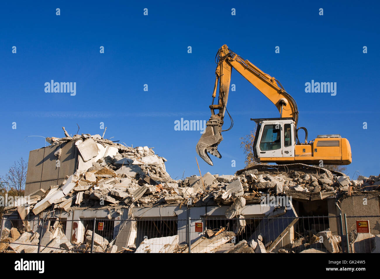 Menacing house hi-res stock photography and images - Alamy