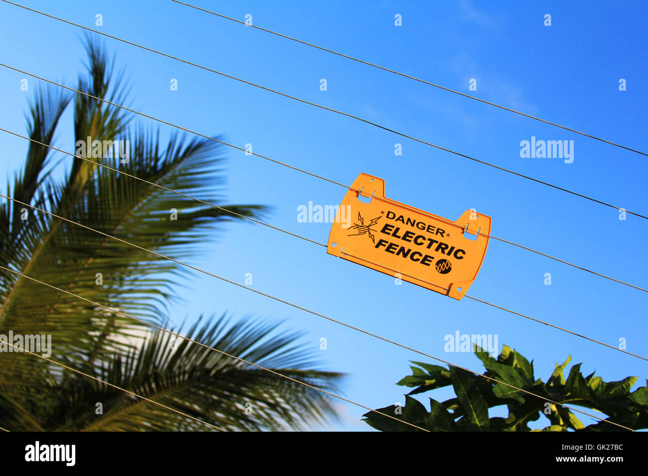 High voltage sign hi-res stock photography and images - Alamy