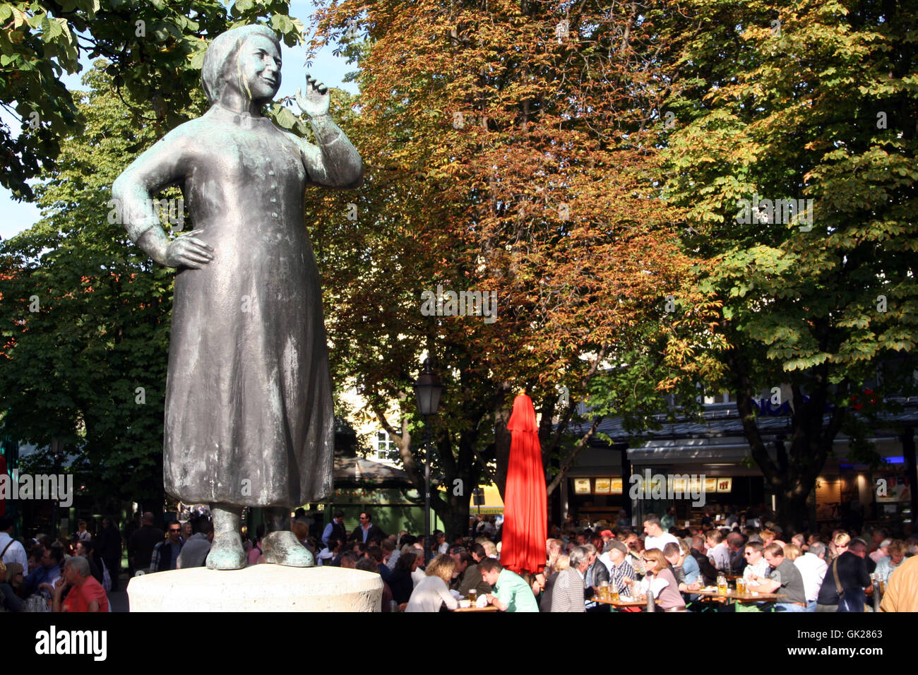 Sculpture statue humour humour hi-res stock photography and images - Alamy