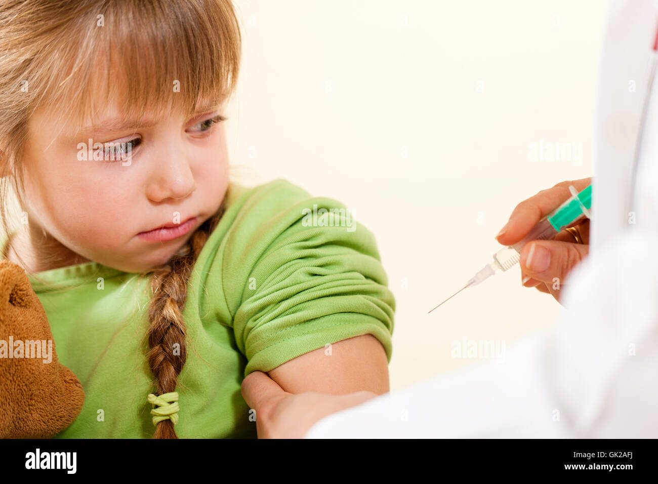 Doctor injection crying hi-res stock photography and images - Alamy