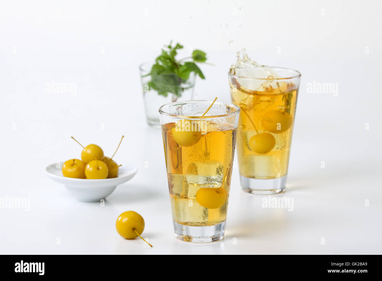 Splash drink hi-res stock photography and images - Alamy