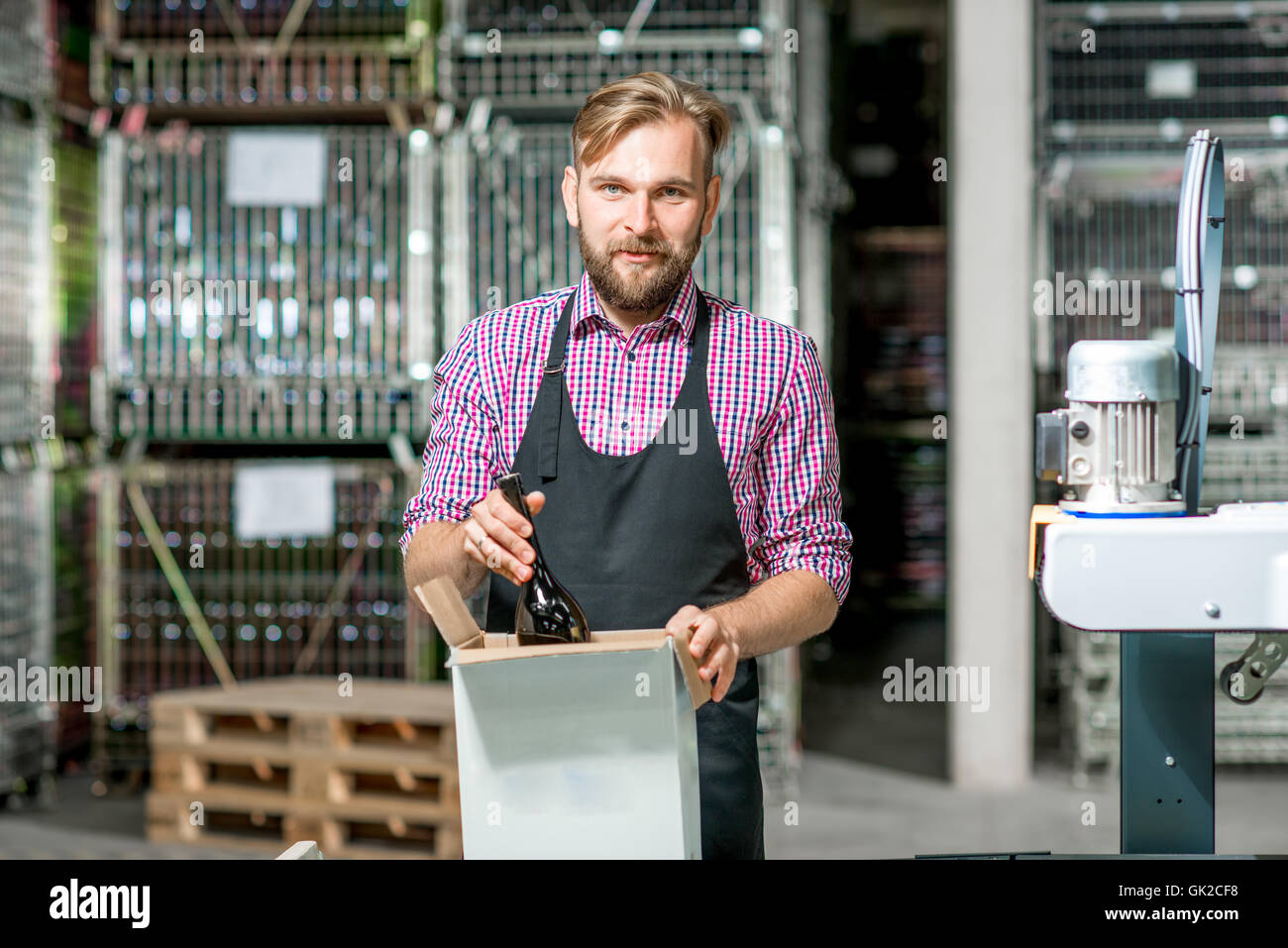 Professional packer hi-res stock photography and images - Alamy