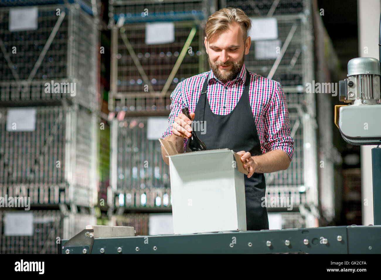 Packer on the packaging line Stock Photo - Alamy