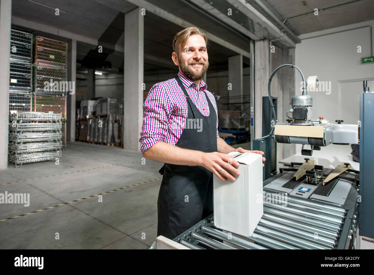 Packer on the packaging line Stock Photo - Alamy