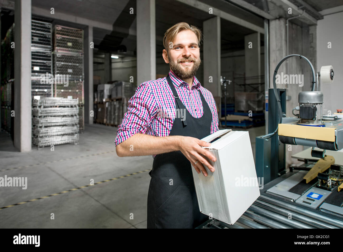 Packer on the packaging line Stock Photo - Alamy