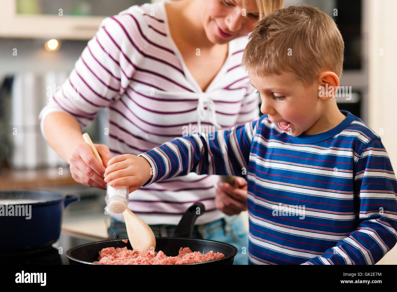 family cooking in kitchen Stock Photo - Alamy