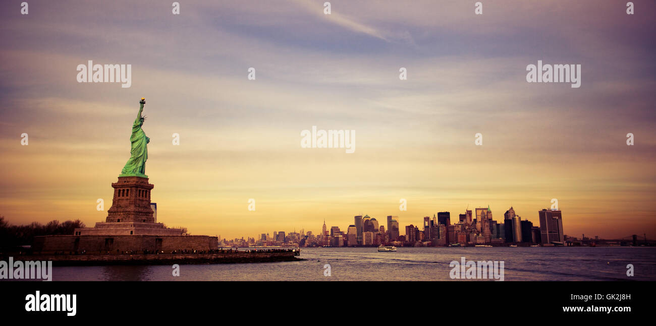 Statue of liberty sailboat hi-res stock photography and images - Alamy