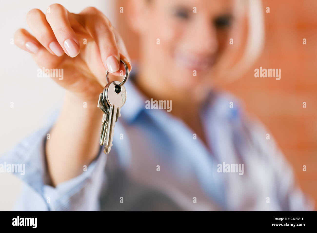 Handing over keys landlord hi-res stock photography and images - Alamy
