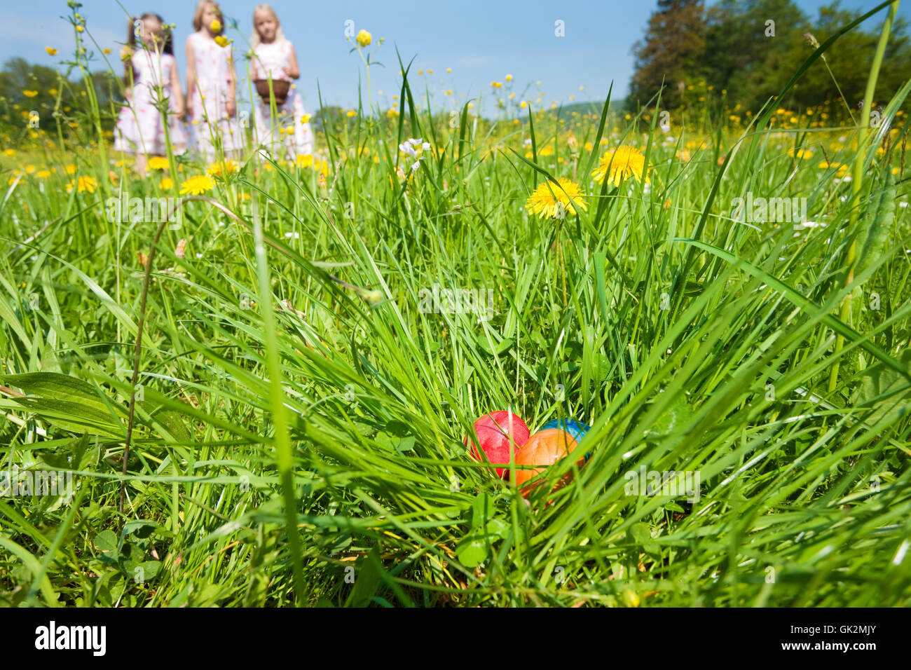 Children on an easter egg hunt hi-res stock photography and images - Alamy