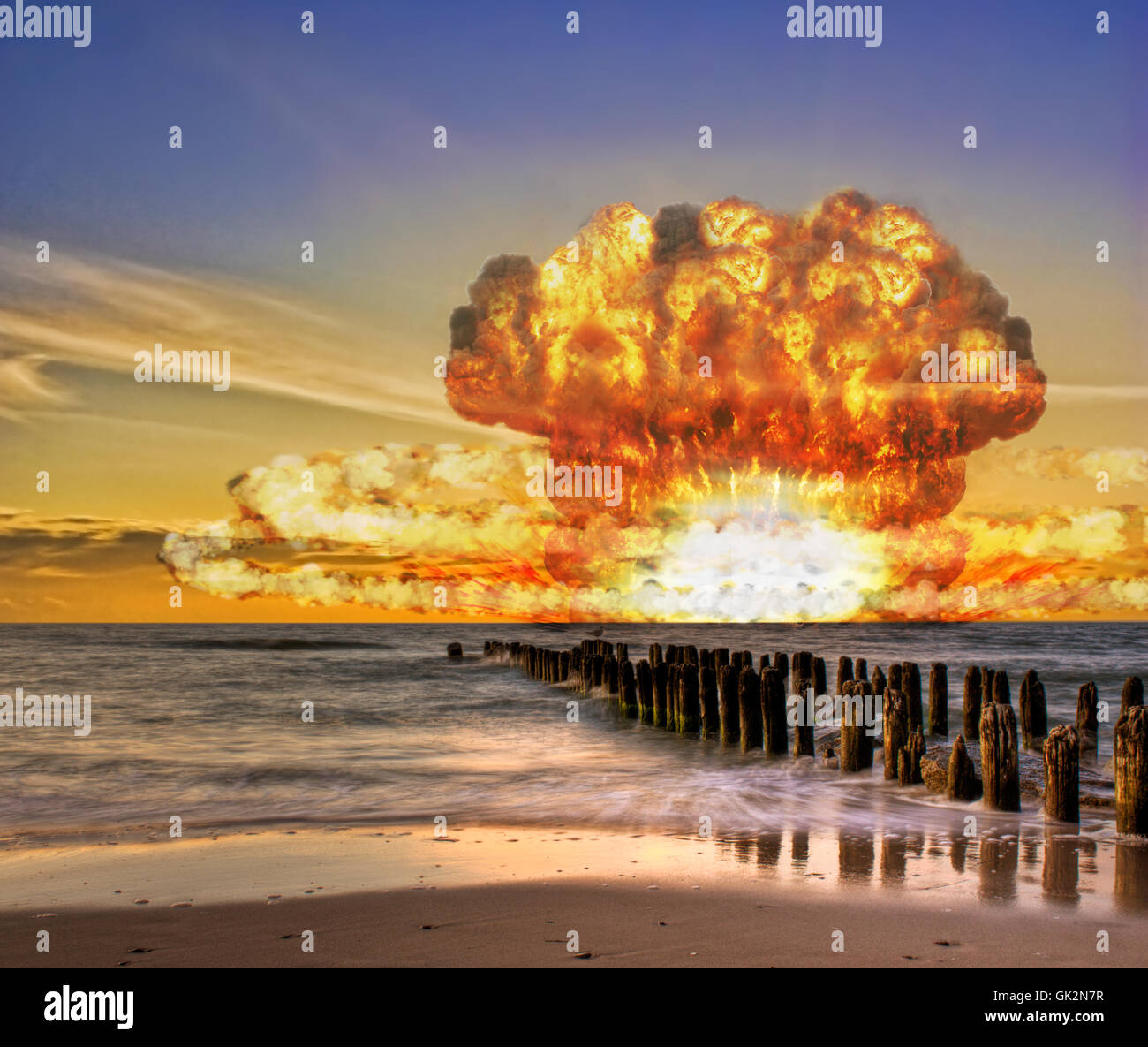 Atomic bomb blast mushroom cloud hi-res stock photography and images ...