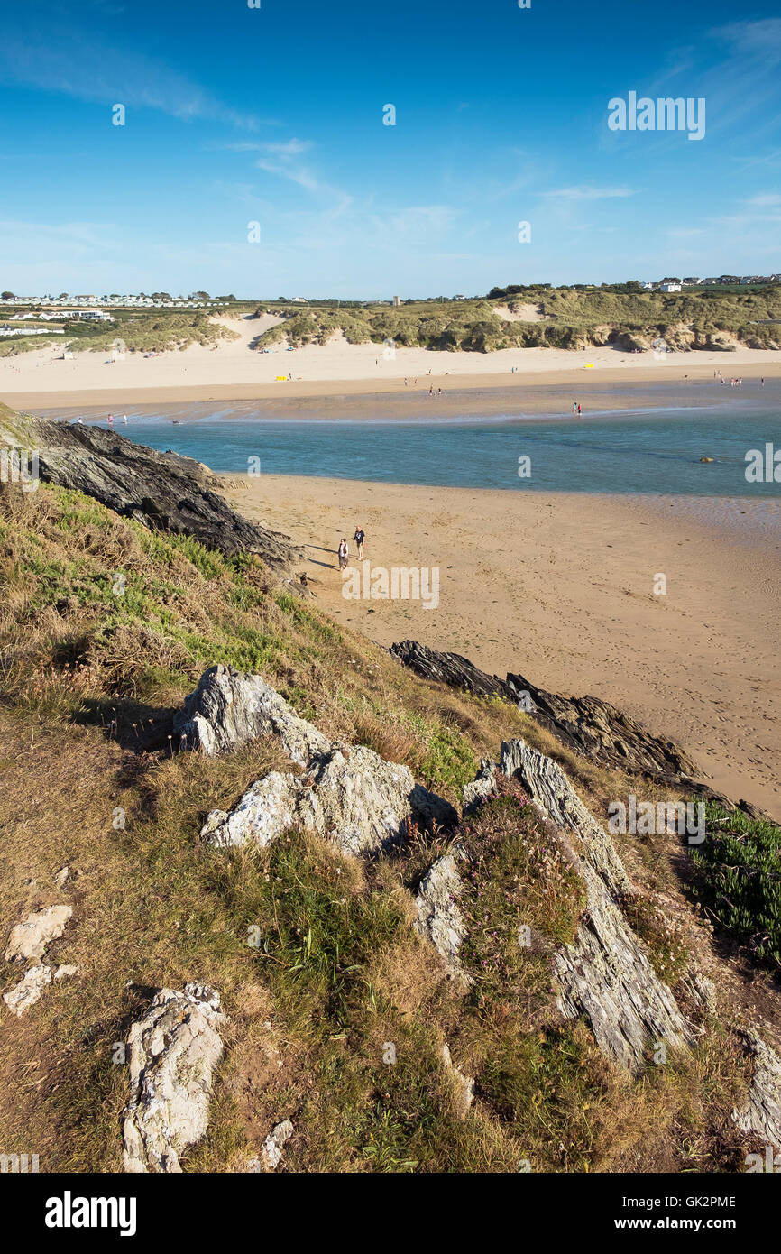 Low tide in the Gannel Estuary at crantock Beach in Newquay, Cornwall ...