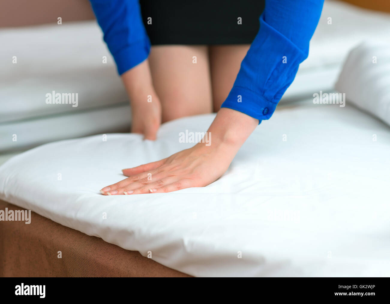 Making bed hi-res stock photography and images - Alamy