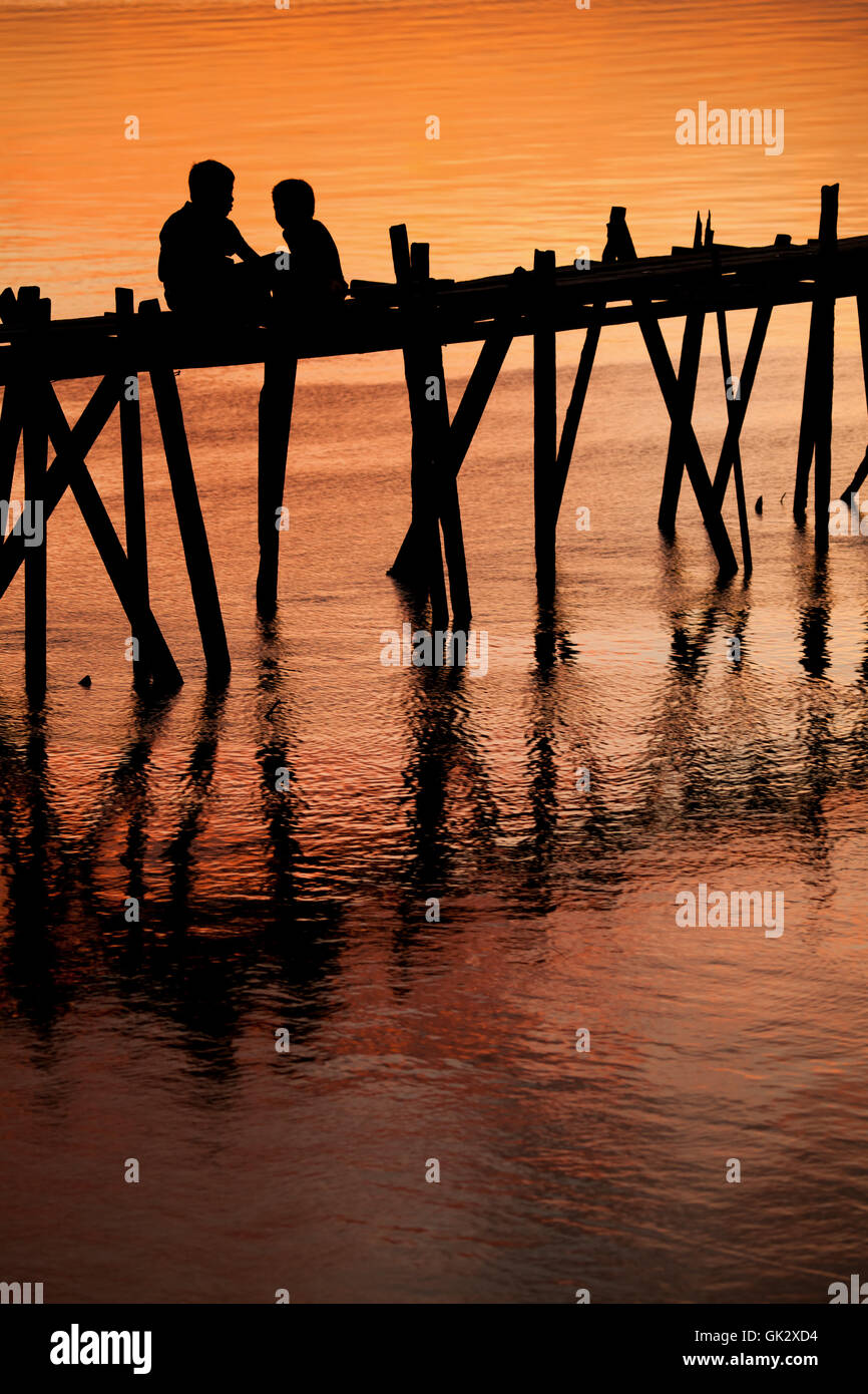 Human bridge kids hi-res stock photography and images - Alamy
