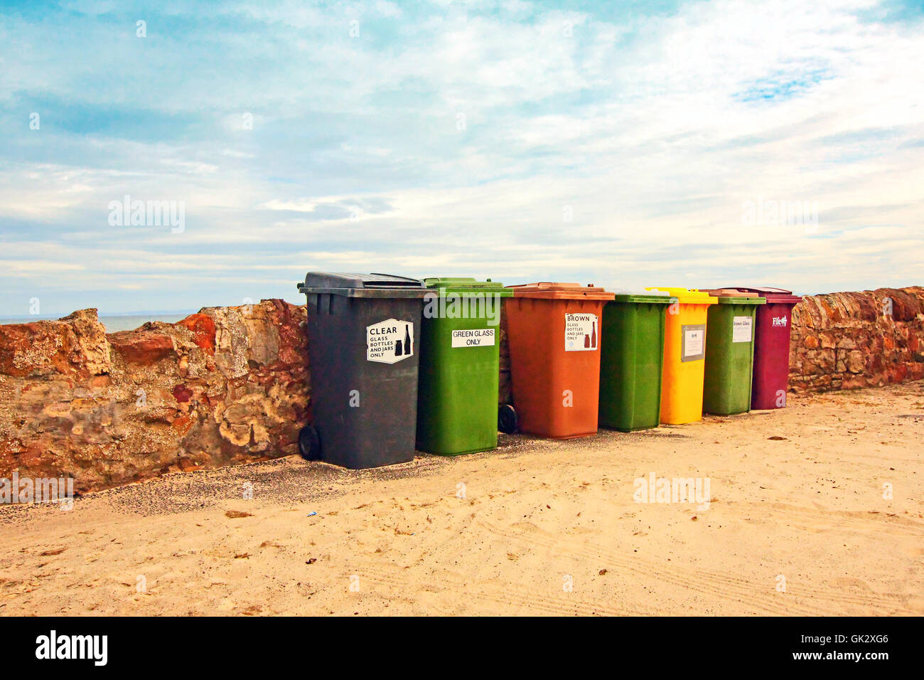 Red trash design ecology hi-res stock photography and images - Alamy